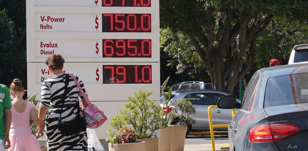 Aumento del 37% en los precios de las naftas en Argentina: Shell lidera la subida seguida por ...